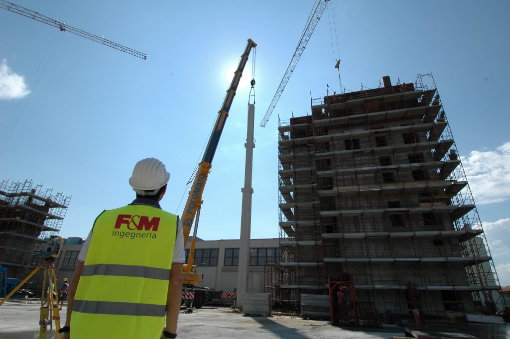 Installation of the prefabricated columns 30 m height in the yard of ...