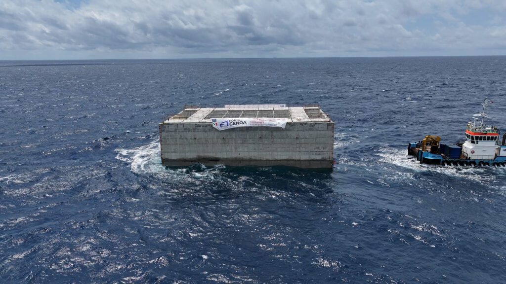 The New Genoa Breakwater: first caisson lowered | F&M Ingegneria Spa